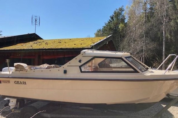 Uttern 520 HT med ny 4-taktsmotor + trailer - - såld eller borttagen