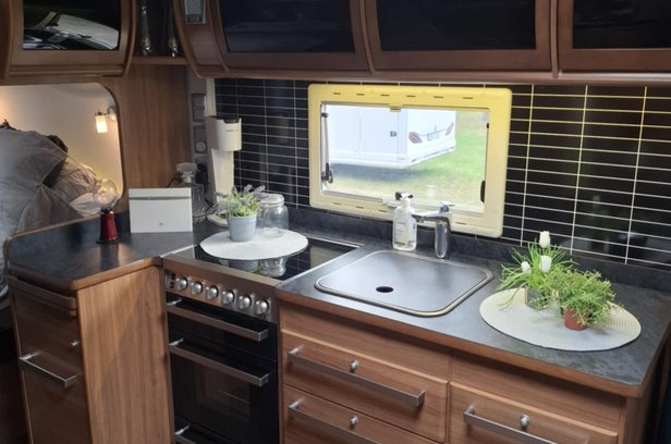 Cabby 740 Caienna 2014 Skinnsoffa Tvärställd Queensbed Ugn säljes i ...