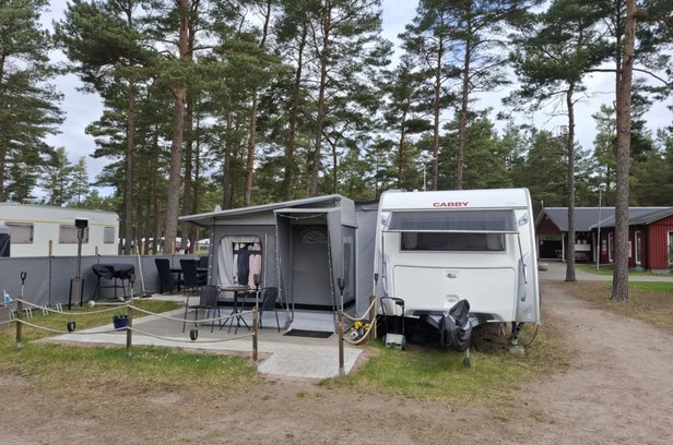 Cabby 740 Caienna 2014 Skinnsoffa Tvärställd Queensbed Ugn säljes i ...