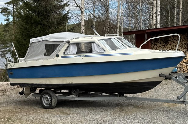 Flipper 575 HT med motor och 30 km/h båttrail - såld eller borttagen