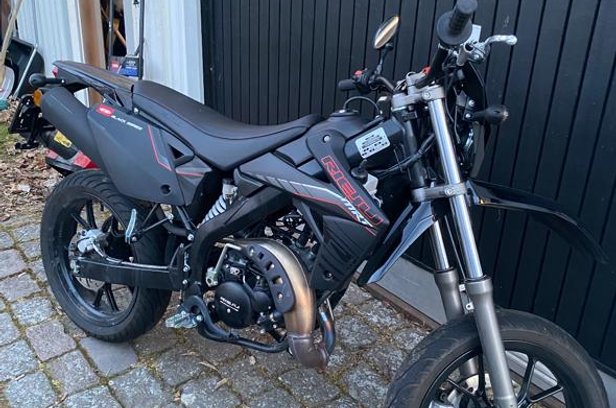 Rieju MRT SM Black Edition 2022 (nyskick) säljes i Örebro | Blocket