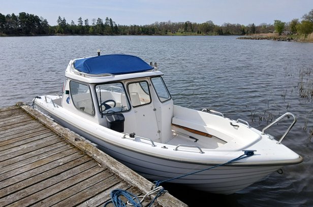 Uttern C56 med Mercury 4T 60HK och 80 vagn Variant 1351BB säljes i ...