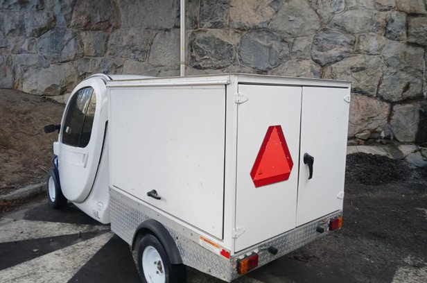 El mopedbil med solpaneler säljes i Stockholms stad | Blocket