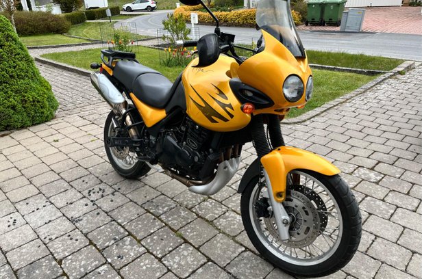 Triumph Tiger 885 Nybesiktigad säljes i Jönkö - såld eller borttagen