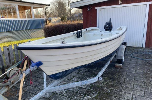 Crescent i fint skick, Suzuki motor 4-takt, 80-trailer säljes i ...