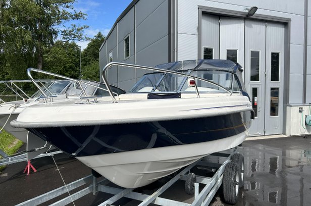 Bella 600 Twin Mercury F115 EFI säljes i Hamm - såld eller borttagen