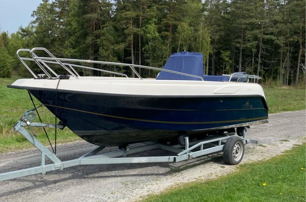 Uttern 5602 Exclusive med Mercury 75 hk fyrta - såld eller borttagen