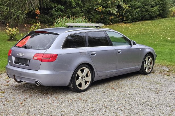 Audi A6 quattro Avant A-traktor säljes i Sund - såld eller borttagen