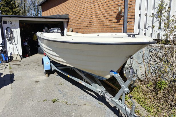 Crescent 498 40hk med 80 trailer säljes i Öst - såld eller borttagen