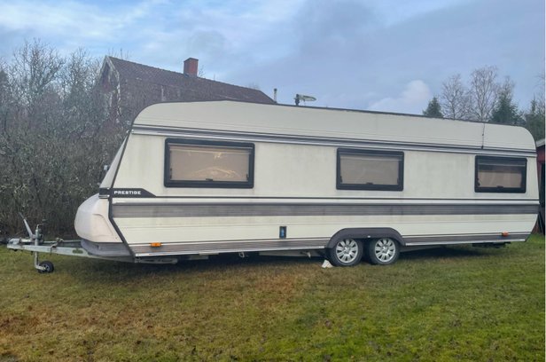 Hobby 680 + förtält ”säsongsvagn” säljes i Hy - såld eller borttagen