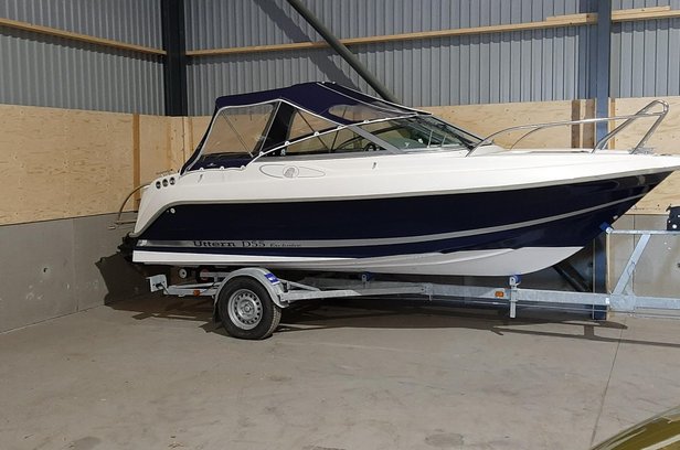 Uttern D55 Exclusive Mercruiser 135 hk säljes - såld eller borttagen