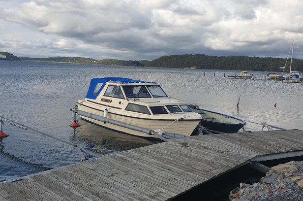 Uttern 6300 med 100 hk Mariner säljes i Härr - såld eller borttagen