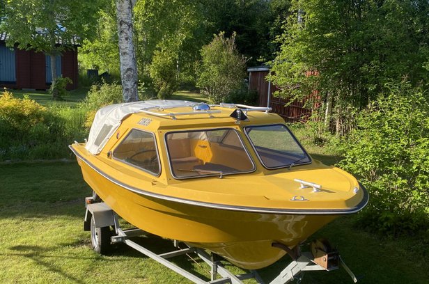 Uttern 510 HT med Honda 60hk motor och bromsad trailer säljes i ...