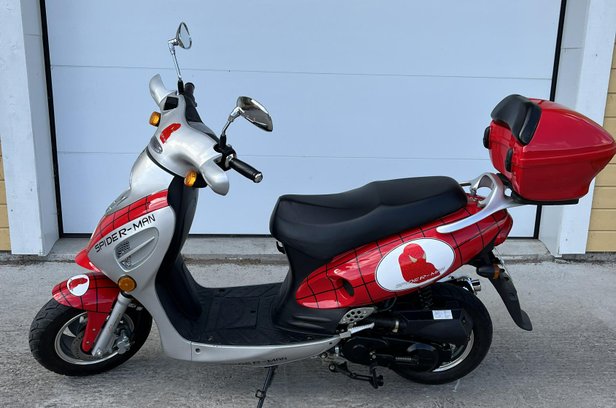 Eu Moppe Spiderman röd unik design säljes i Östhammar | Blocket