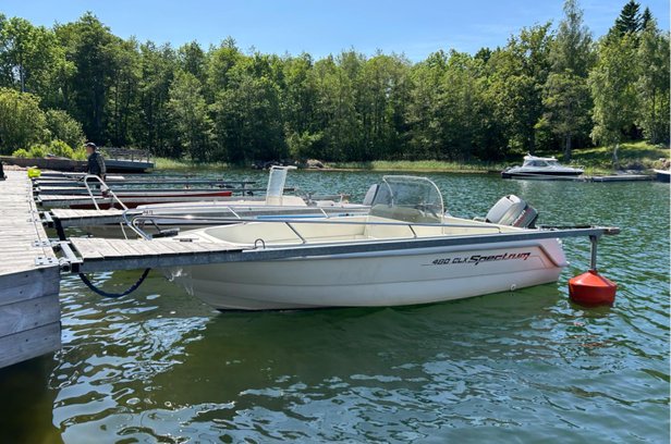 Spectrum 480 CLX – båt med reservdelsmotor säljes i Norrtälje | Blocket