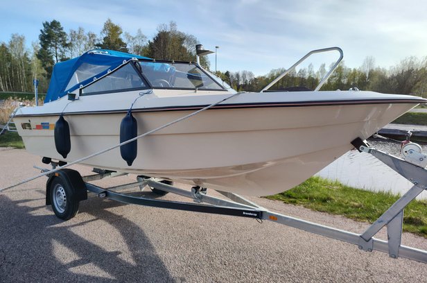 Uttern 5000 DC fin badbåt (plus trailer 80 kmh) säljes i Tranås | Blocket