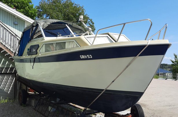 Fin båt av märket Fram 25 säljes i Tanum | Bl - såld eller borttagen