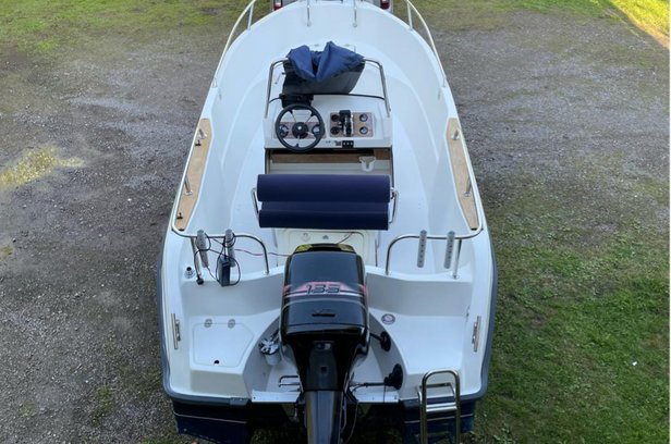 Uttern 5602 Mercury V6 135hp m trailer sälje - såld eller borttagen