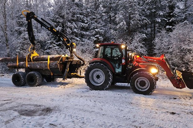 Case Farmall 115C & skogsvagn Vreten 1000 säl - såld eller borttagen