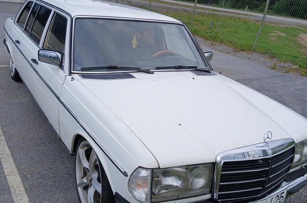 Mercedes-Benz 300 D Lang säljes i Umeå | Blocket