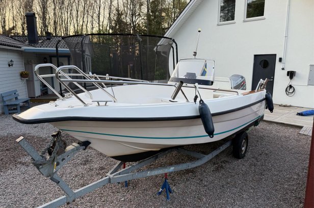 Uttern 5412 med 30 km/h trailer säljes i Part - såld eller borttagen