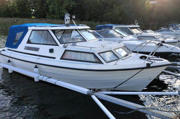 Uttern 6300 från 1990 med Yamaha 2t 115 hkr säljes i Täby | Blocket