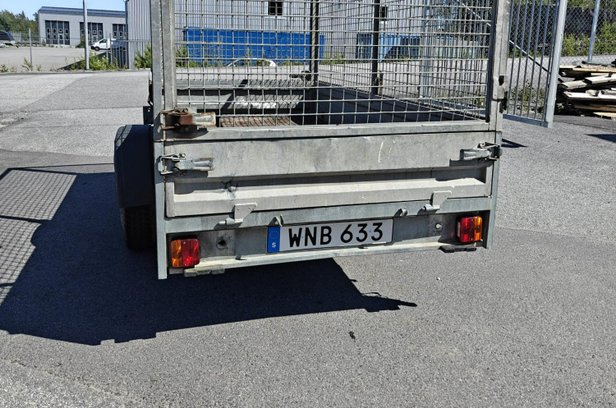 Gallersläp med ny belysning runt om säljes i Norrtälje | Blocket