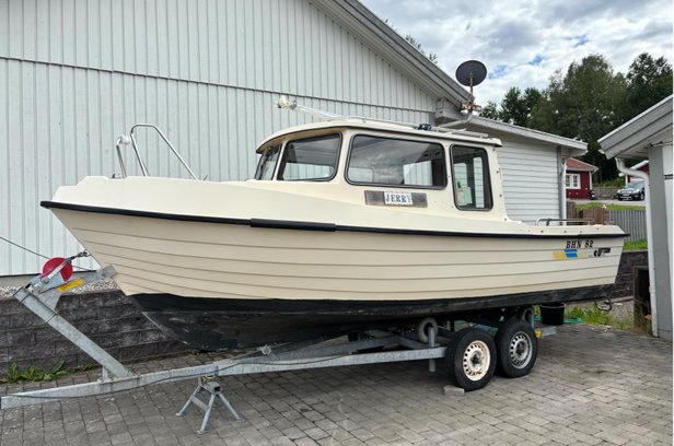 Uttern 6000 med 30km/h trailer säljes i Aling - såld eller borttagen