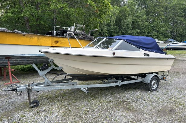 Uttern 5200 DC Mercury 90 hk 4-takt säljes i Huddinge | Blocket