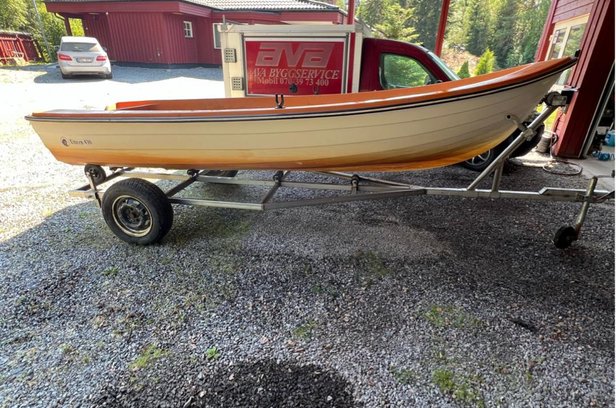 Uttern 430 med Honda utombordare 10 HK 4-takt - såld eller borttagen