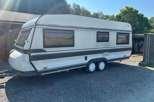 Hobby 555 TK Prestige. -87. Bes till 2027-07- - såld eller borttagen