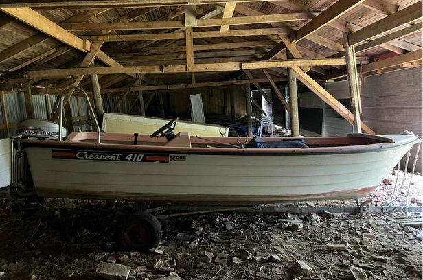 Crescent båt 410 med 15hk motor säljes i Mell - såld eller borttagen