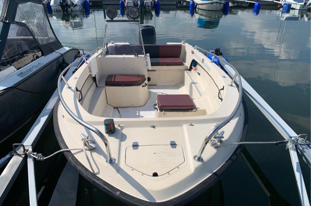 Uttern 5201, 90 hk Mercury, 80-släp obromsat - såld eller borttagen