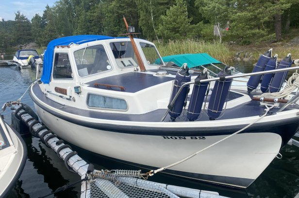 Winga 25 i mycket fint skick, ny motor säljes i Tyresö | Blocket