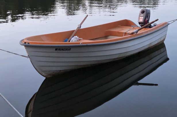 Askeladden 425 stabil roddbåt med Suzuki 4 hk - såld eller borttagen