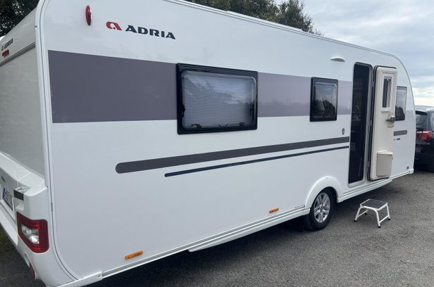 Adria Adora 593 UP 2019 Qeenbed Scandinavian Edition säljes i Vetlanda ...