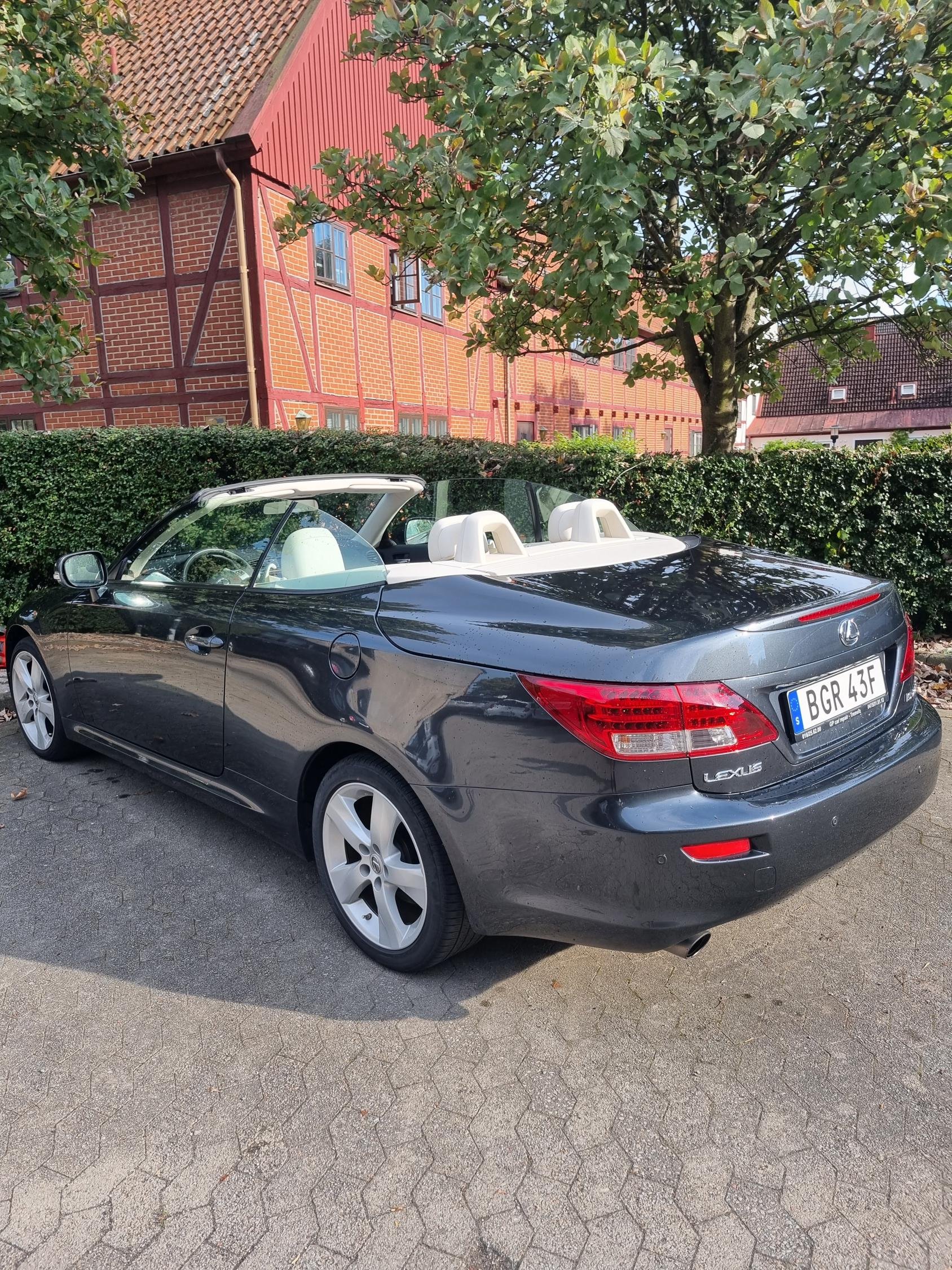 For sale - Lexus IS 250 C 2.5 V6 Automatic, 208hp, 2011