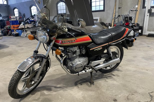 HONDA CB 25O N, veteran säljes i Falkenberg | - såld eller borttagen