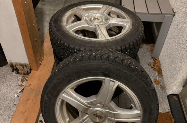 Vinterdäck på Aluminiumfälgar Mopedbil Ligier säljes i Danderyd | Blocket