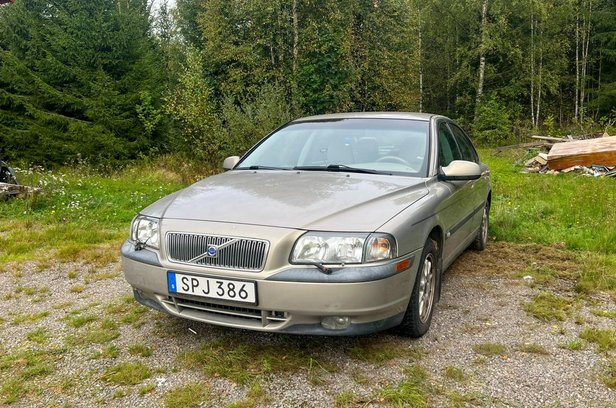 Volvo S80 med LED-helljus, Bluetooth och underkänd bakbroms säljes i ...