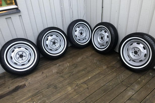 Fina Fälgar Och Däck Med Vit Rand Till Volvo Såld Eller Borttagen