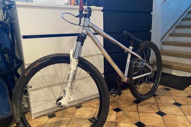 Downhill Cykel säljes i Uppsala | Blocket - såld eller borttagen