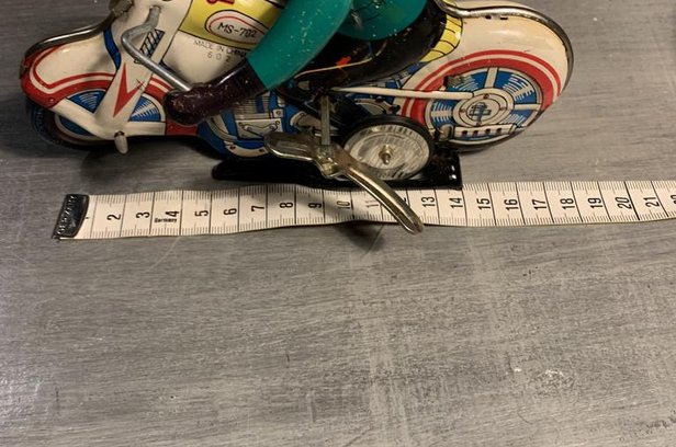 Leksaks motorcykel i plåt av äldre modell säljes i Skövde | Blocket