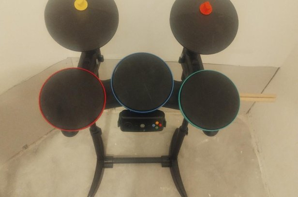 xbox360 120GB, guitar hero trummor säljes i Österåker | Blocket