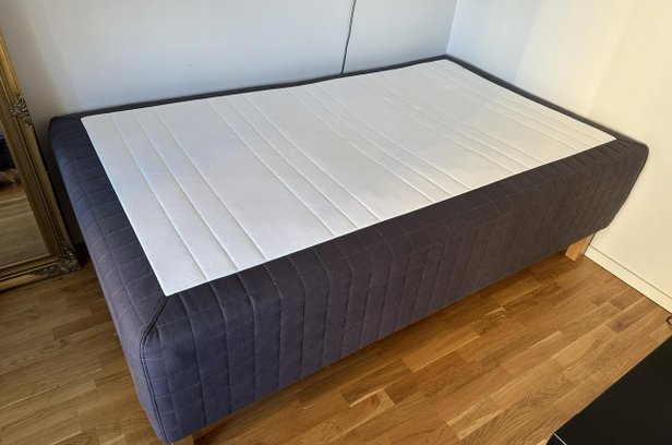 Queen-size säng IKEA säljes i Stockholms stad | Blocket
