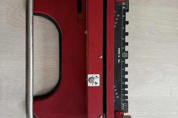 Spiralbindningsmaskin - Wire-O Punch/Bind-maskin säljes i Värmdö | Blocket