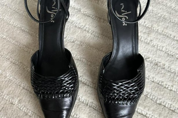 Slingback klackskor i skinn säljes i Stockholms stad | Blocket