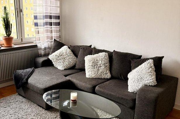 Soffa i mörkgrått tyg med vändbar divan säljes i Malmö stad | Blocket