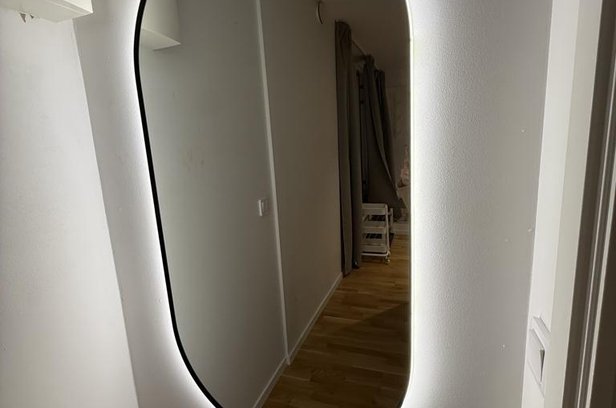 spegel + ljusslinga säljes i Sundbyberg | Blocket