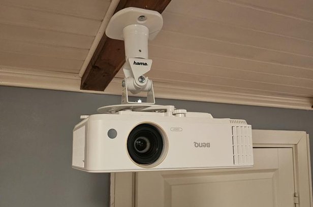 Projektor & Projektorduk säljes i Umeå | Blocket